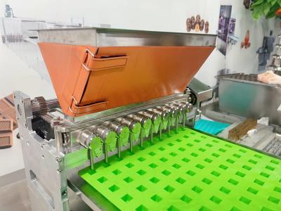 China PLC Suikergoed die Machinesss304 tot Chocolade maken Kleverige Depositeurmachine Te koop