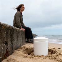 China Custom Color Biodegradable Pet Urn Minimalist Kaolin Clay For Loved One Ashes for sale