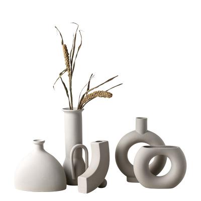 China Minimalist Ceramic Vase with Raw Matte Finish for sale