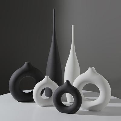 China Minimalist Ceramic Vase Collection in Black and White for sale