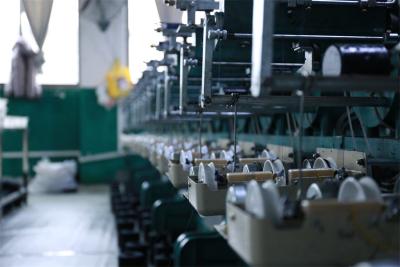 Cina Il filato cucirino 100% del poliestere di OEKO personalizza colora l'olio siliconico 3%-5% in vendita