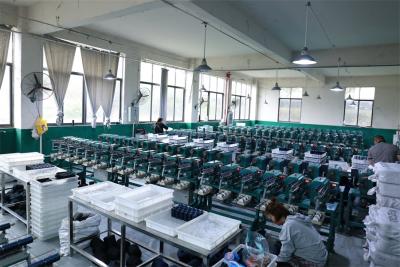 Cina Il filato cucirino 100% del poliestere di OEKO personalizza colora l'olio siliconico 3%-5% in vendita