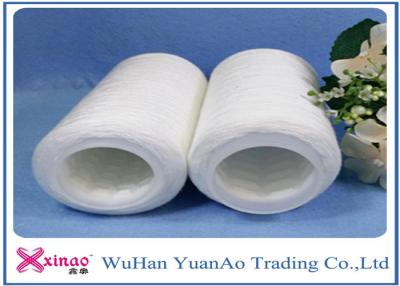 China Bleichweiß 100% spann Polyester gesponnenes Garn für Kleidungs-Nähgarne zu verkaufen