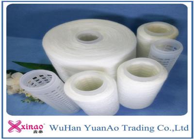 Cina poliestere filato di Basso allungamento 202 che tricotta bianco crudo del filato sul centro di plastica in vendita