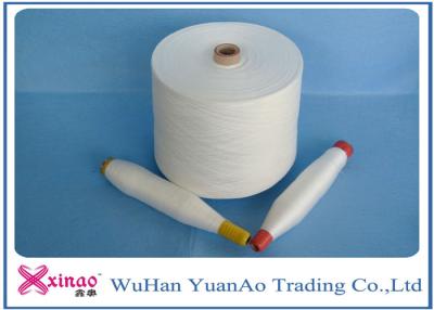 China O fio do branco 100 poliéster cru/tela girados das calças de brim girou o fio de poliéster no núcleo de papel à venda
