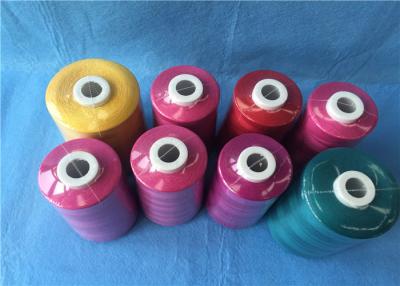 Cina Il filato cucirino poliestere blu/di /Red rosa su plastica ha tinto il cono per il tessuto/indumento in vendita