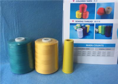 Cina Il filato cucirino poliestere blu/di /Red rosa su plastica ha tinto il cono per il tessuto/indumento in vendita