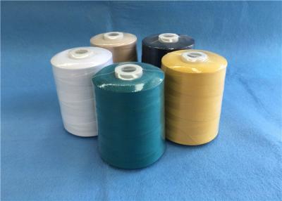 China De hoge Hardnekkigheid verfte Kleuren Gesponnen Polyester 100% TFO het Naaien Draad40s/2 5000y Prijs Te koop
