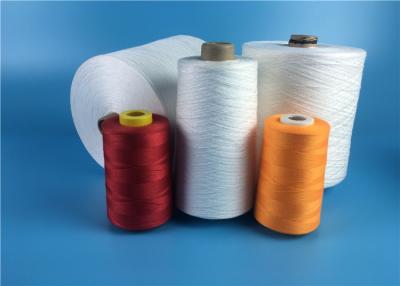 China Blanco crudo hecho girar Virgen de los hilados de polyester de OEKO-TEX 100% en el cono de papel para el hilo de coser en venta