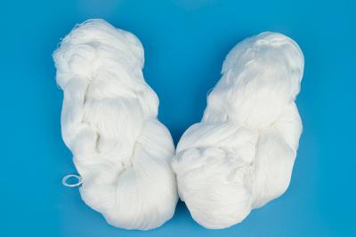 Cina Filato bianco crudo di Hank fatto dalla fibra di graffetta di 100 Poliester Yizheng per il filato cucirino in vendita