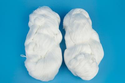 Cina Filato bianco crudo di Hank fatto dalla fibra di graffetta di 100 Poliester Yizheng per il filato cucirino in vendita
