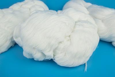 Cina 20/2/3 40/2 50/3 di filato 100% di poliestere in serie bianco di Hank Yarn Sewing Thread Yarn di alta tenacia alto in vendita