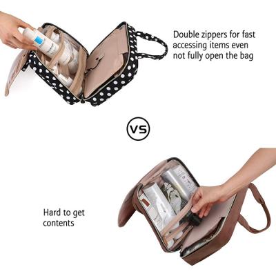 Cina Organizzatore d'attaccatura di trucco di Dot Water Resistant Fabric Travel della borsa di trucco dell'articolo da toeletta in vendita
