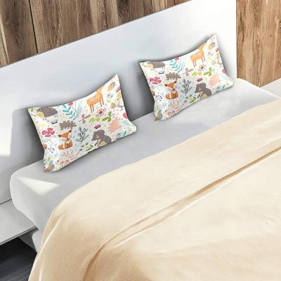 Cina Satin Pillowcase Flower Deer Fox Bear Owl Pillowslip Envelope Closure Silk Pillow Cover for Hair and Skin in vendita