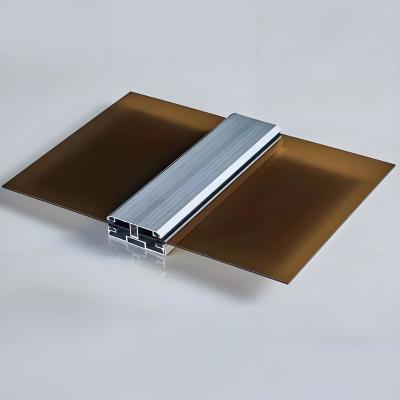 Cina 3 mm marrone 4 * 8 piedi di foglio di policarbonato solido anti-impatto protezione UV unilaterale in vendita