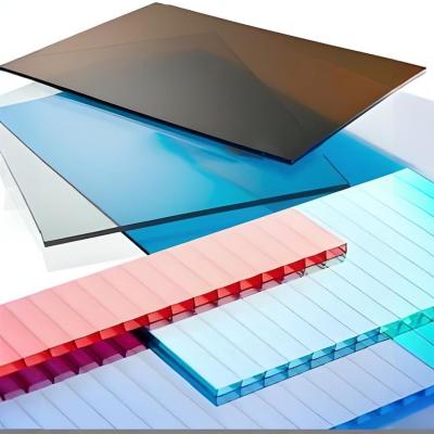 Cina 3 mm marrone 4 * 8 piedi di foglio di policarbonato solido anti-impatto protezione UV unilaterale in vendita