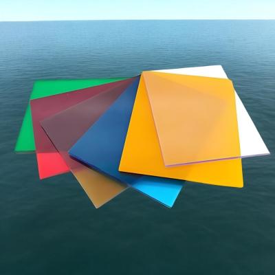 Cina OEM Rosso Blu Verde Marrone Opale Arancio Giallo 1,22m*2,44m Policarbonato Piastra solida con resistenza agli urti 200 volte più resistente del vetro in vendita