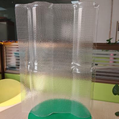 Cina Performance di chiarezza di lunga durata Piastrelle di lucernario in PET con scheletro di tessuto in fibra rinforzato per resistenza agli urti in vendita