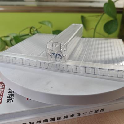 中国 断熱屋根用四層U字ロックポリカーボネートシート 販売のため