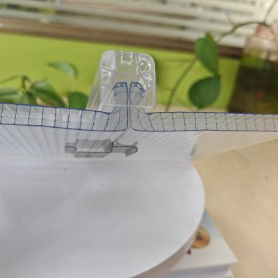 中国 断熱屋根用四層U字ロックポリカーボネートシート 販売のため