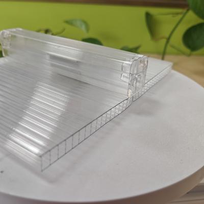 中国 断熱屋根用四層U字ロックポリカーボネートシート 販売のため