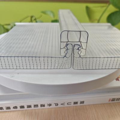 Cina Fogli di policarbonato a sei strati a chiusura U per un isolamento termico superiore in vendita