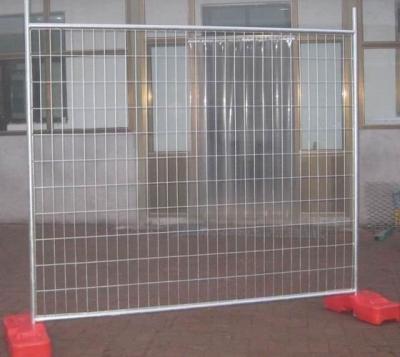 China Welded wire mesh temporary fence panel hot galvanized with basis for sale