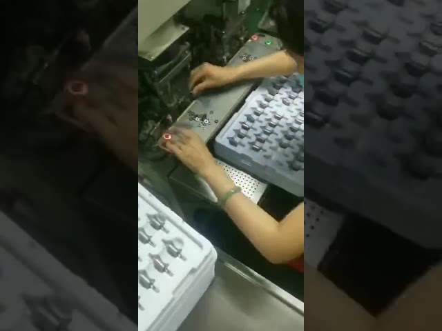 - Ακριβής μηχανικός.