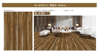 中国 GKBM Greenpyのクルミの穀物の石造りのビニールSPCの堅い床張りの板GL-W7211-1 販売のため