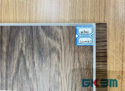 China Bodenbelag-Planken-Messer-Korn-Eiche dunkelbraunes LS-W8002 des wasserdichten Klicken-Luxus-SPC zu verkaufen