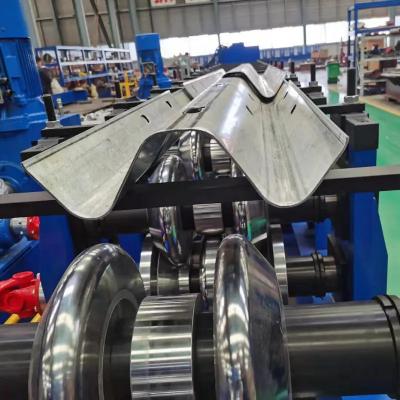 Cina Macchine per la trasformazione di corrimano di sicurezza stradale Macchine per la trasformazione di rotoli di acciaio in vendita