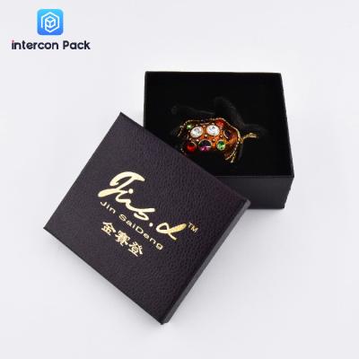 Cina Il cuoio di goffratura di qualità superiore di Ring Jewelry Boxes 120g ha riempito la superficie dorata di carta in vendita