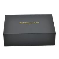 China Custom Foldable Magnetic Closure Cardboard Gift Box with Spot UV Coating for sale