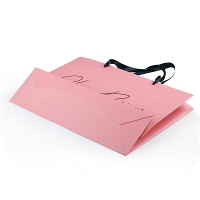 China Sacos de papel imprimíveis feitos sob encomenda de LOGO Cosmetics Gift CMYK com punho à venda