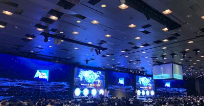 China Verhuur Podium Achtergrond LED Display Gebogen P4 Indoor LED Scherm Te koop