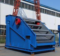 China Self Cleaning Mineral Screening Deck 50TPH-200TPH High Moisture Ore Vibrating Screen 970rpm for sale