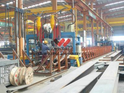 Cina tipo saldatrice del cavalletto della portata di 4000mm per la linea di produzione del fascio di H con due armi di saldatura in vendita