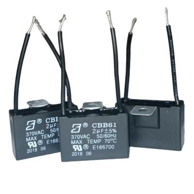 Cina CBB61 370V 2.0UF Lunghezza della linea 50 AC condensatore motore con orecchio di ferro piegato in vendita