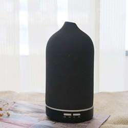 Cina Nuovi colori diversi Umidificatore essenziale elettrico ceramico Fragranza per la casa Ultrasuoni aromaterapia Diffusore di olio essenziale in vendita