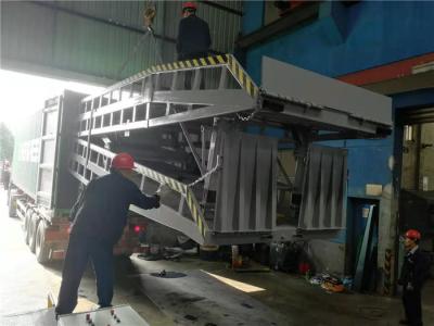 China Carretilla elevadora que descarga la elevación hidráulica de la rampa del muelle por la bomba manual rápidamente y eficientemente en venta