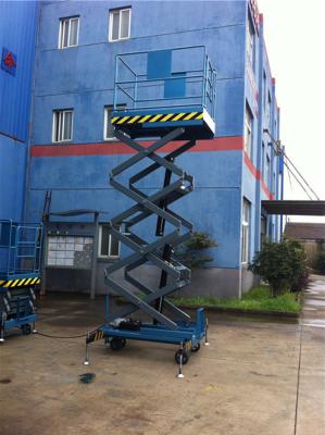 China Un hombre puede tirón fácil o Tow Aerial Working Table Mobile Scissor el movimiento de la plataforma de la elevación hidráulica en venta