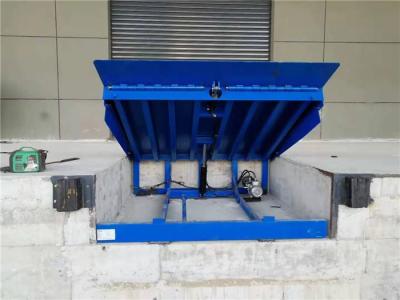 China Puits-Stype hydraulique de niveleurs de dock de la lèvre 450mm au quai de chargement for sale