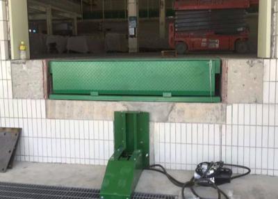 China Bordo do balanço de Ton Hydraulic Dock Levelers With do verde 6 para o caminhão que carrega e que descarrega à venda