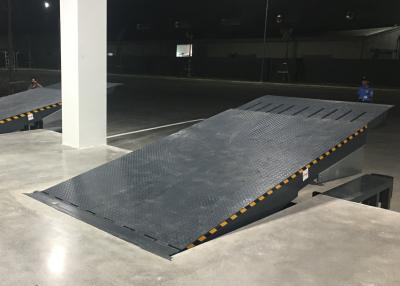 China Rampa hidráulica retrátil da doca, Leveler de doca telescópico do bordo com capacidade de carga resistente à venda