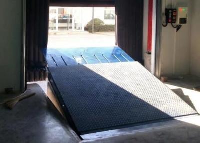 中国 バンド パレットのローディングのための望遠鏡の唇のドック レベラーの携帯用ドックの傾斜路 販売のため