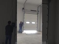 ドック・レベラーと切断ドア