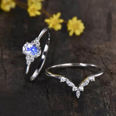 Cina L'ovale di 925 Sterling Silver Rainbow Moonstone Jewelry ha tagliato l'anello di fidanzamento d'annata di Moonstone per le donne in vendita