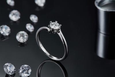Cina Signora 9k intorno a 7.5mm Moissanite Ring Open Fashion Grandeur Jewelry d'argento in vendita