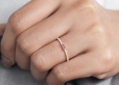 Cina Larghezza sottile dell'anello di oro del diamante 9K 0.20ct 2.5MM per il forcone di impegno che mette tipo in vendita