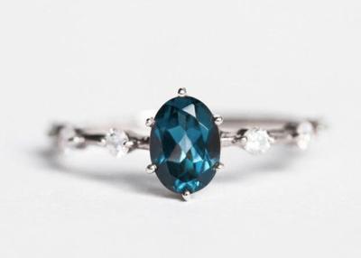 Cina 1.56ct Londra Topaz Ring blu, OEM ovale di Diamond Ring Round Cut di forma in vendita